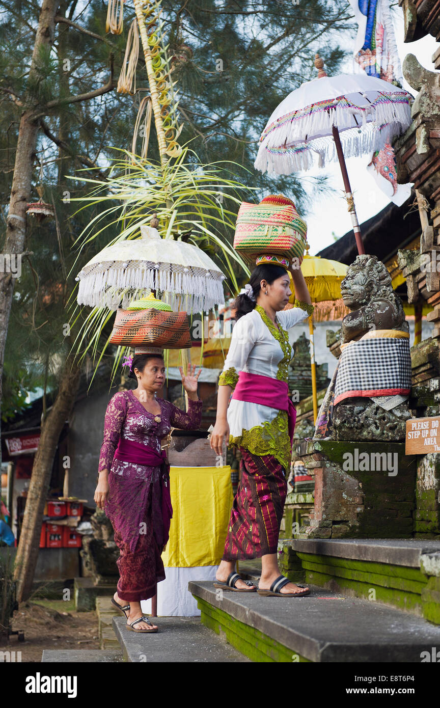Women delivering sacrficial offerings to a temple, Padang Tegal, Ubud ...