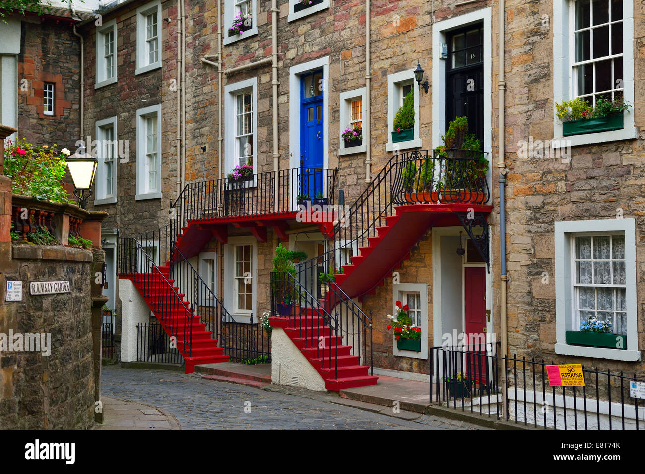 Red stairs, old town, Edinburgh, Scotland, United Kingdom Stock Photo ...
