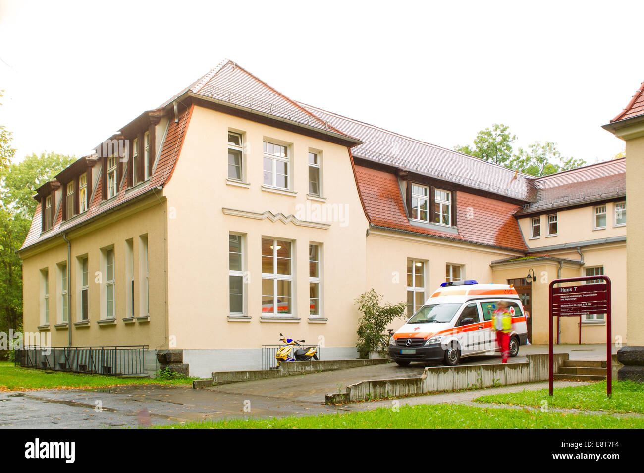 HANDOUT - View of the clinic for Infectiology at the St. Georg hospital ...