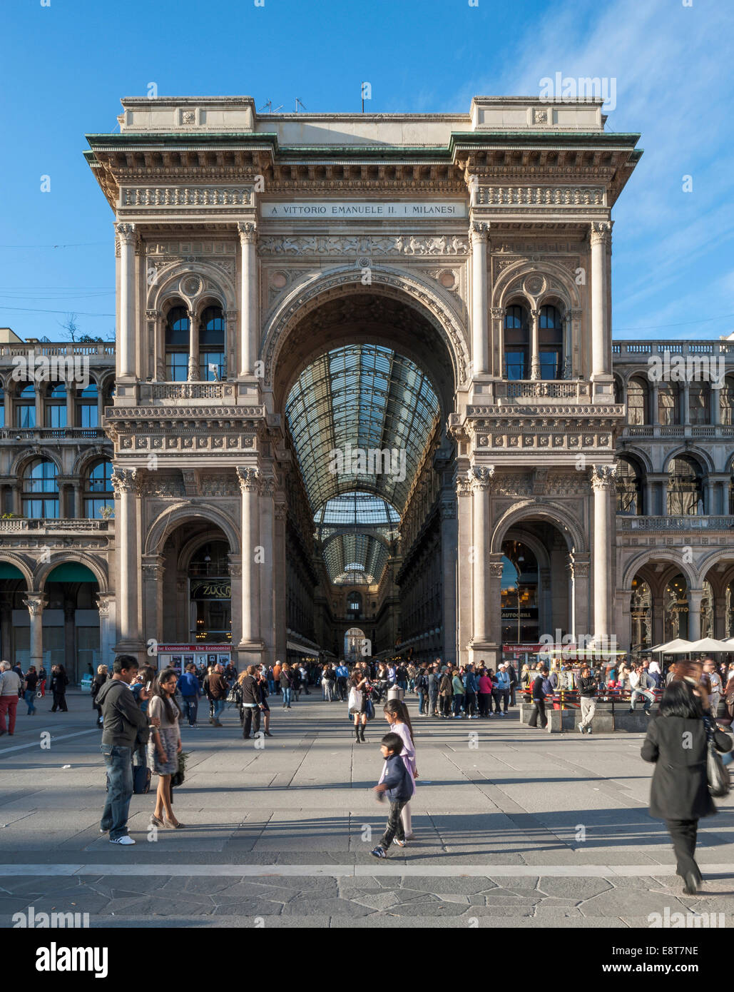 Piazza del Duomo with Galleria Vittorio Emanuele II shopping arcade ...