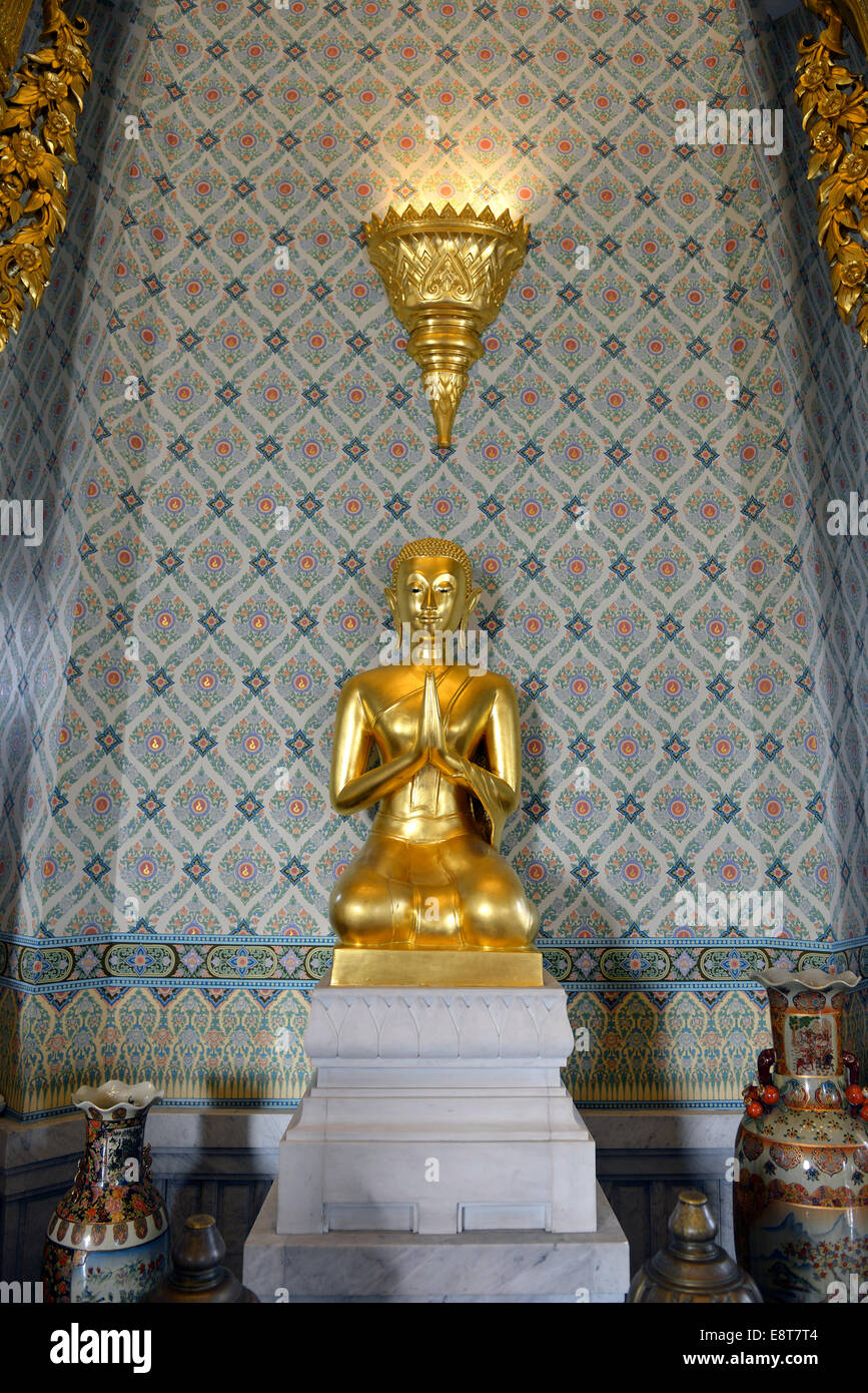 Buddha statue in the Temple of the Golden Buddha or Wat Traimit ...
