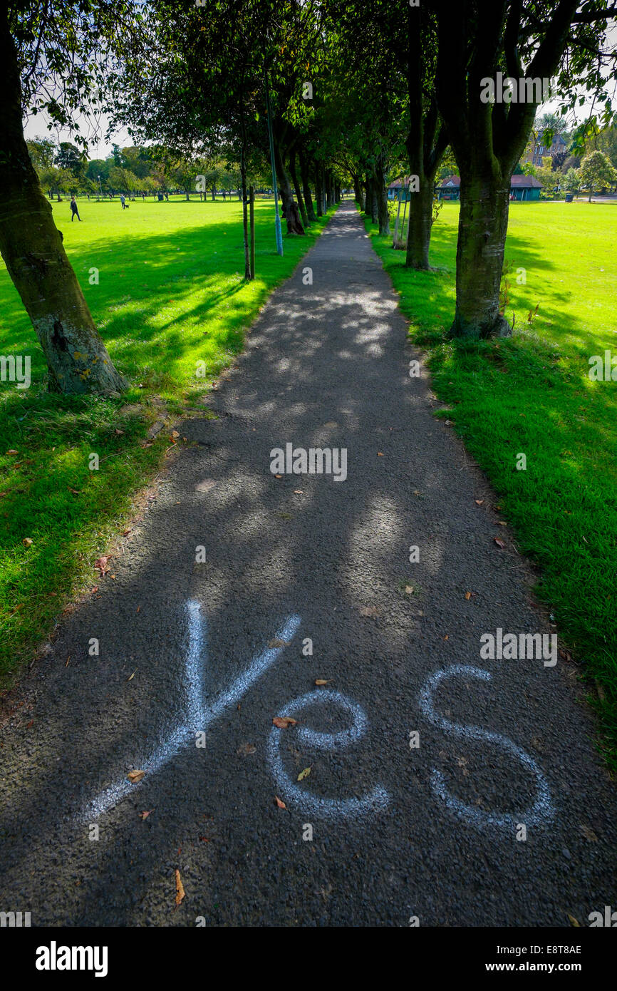 Green painted walkway hi-res stock photography and images - Alamy