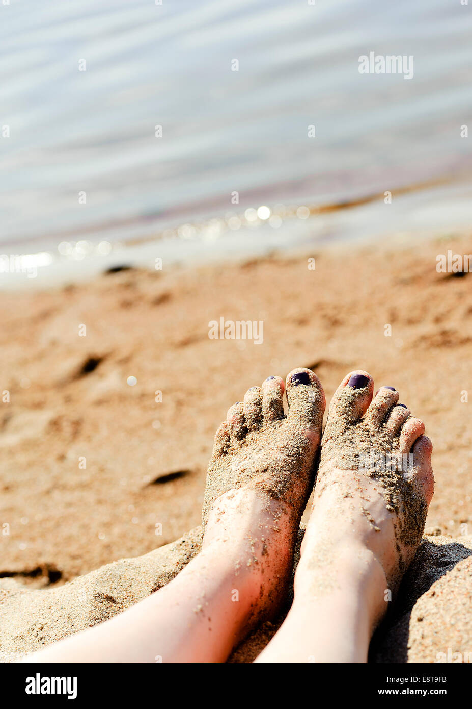 Feet in sand toes on beach relax hi-res stock photography and images ...