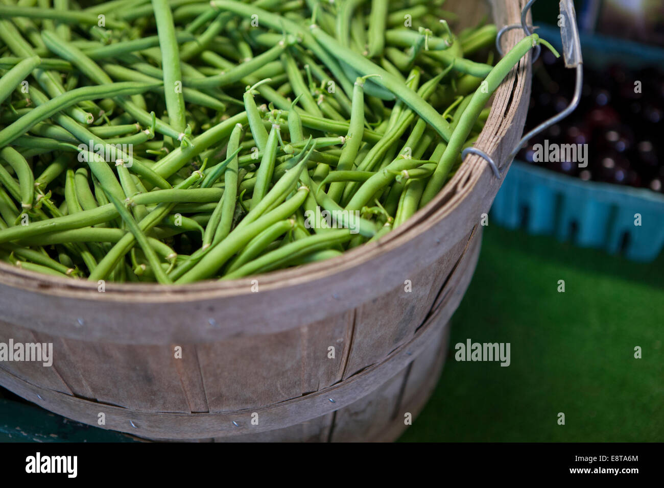 Green bean basket hi-res stock photography and images - Alamy