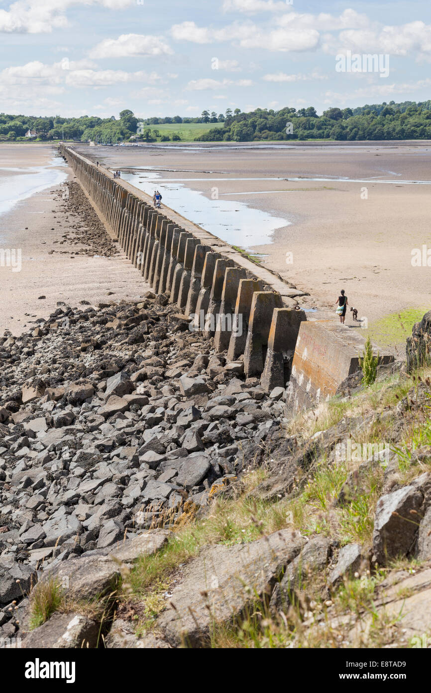 Walking across Cramond Island causeway Stock Photo - Alamy