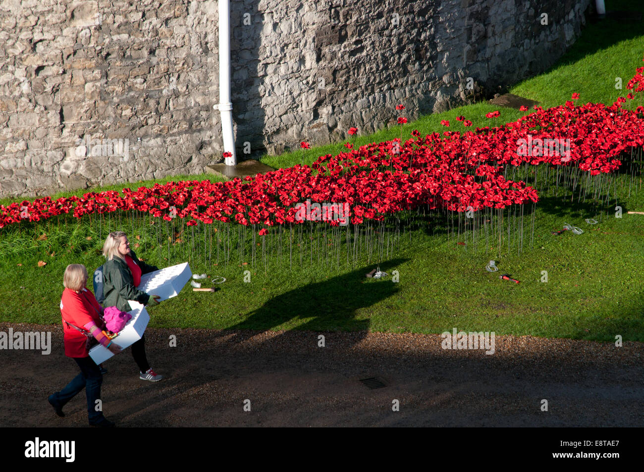 Tower of London Remembers poppy installation Stock Photo - Alamy