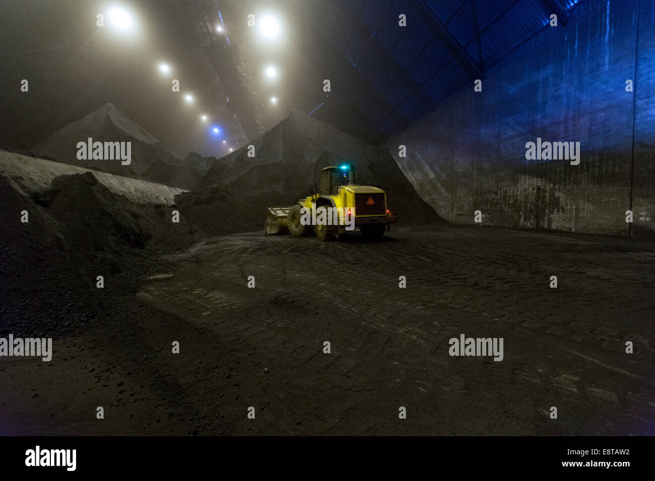 Coal warehouse hi-res stock photography and images - Alamy