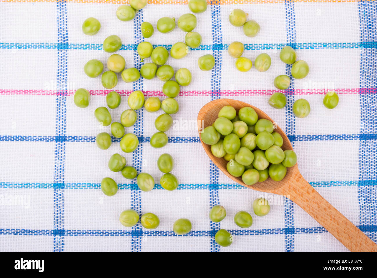Peas in a spoon hi-res stock photography and images - Alamy