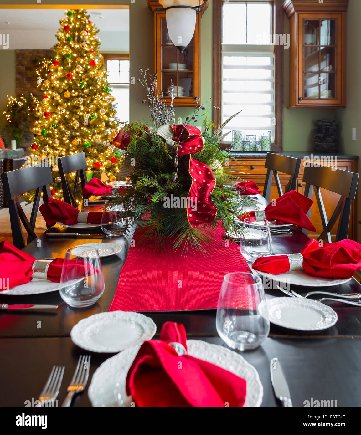 Room on the tree hi-res stock photography and images - Alamy