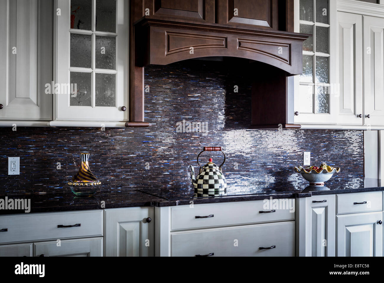 Checkered teapot on stove in kitchen Stock Photo - Alamy