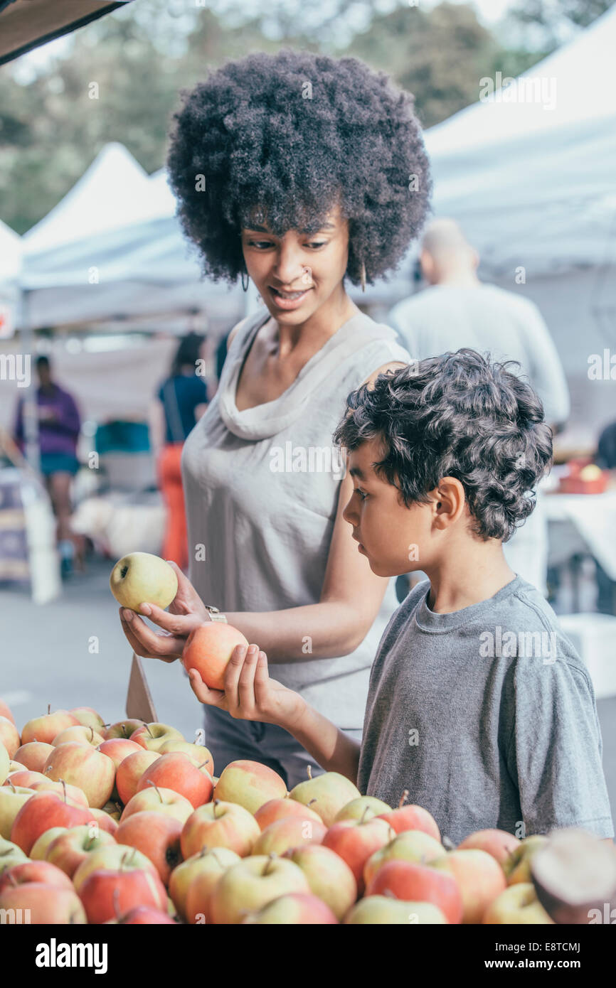 The boys farmers market hi-res stock photography and images - Alamy