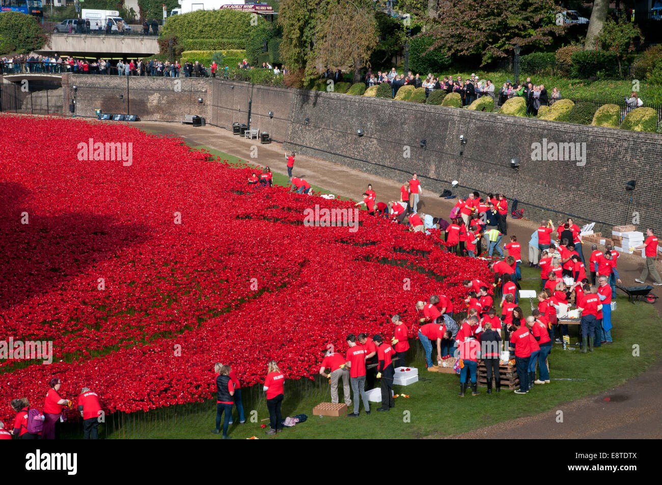 Tower of London Remembers poppy installation Stock Photo - Alamy