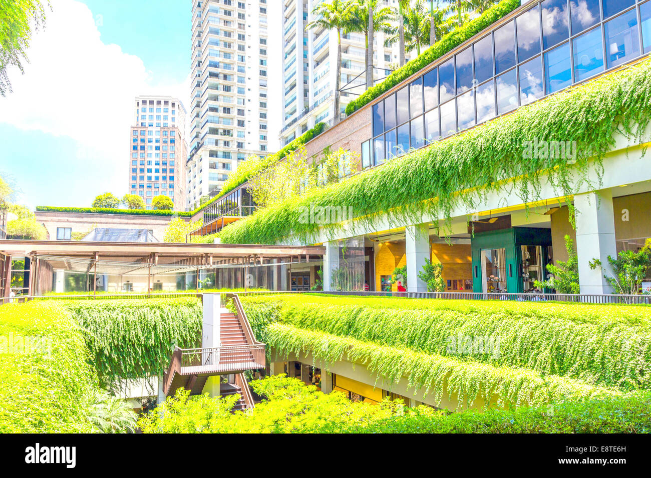 Contemporary mall greenery hi-res stock photography and images - Alamy