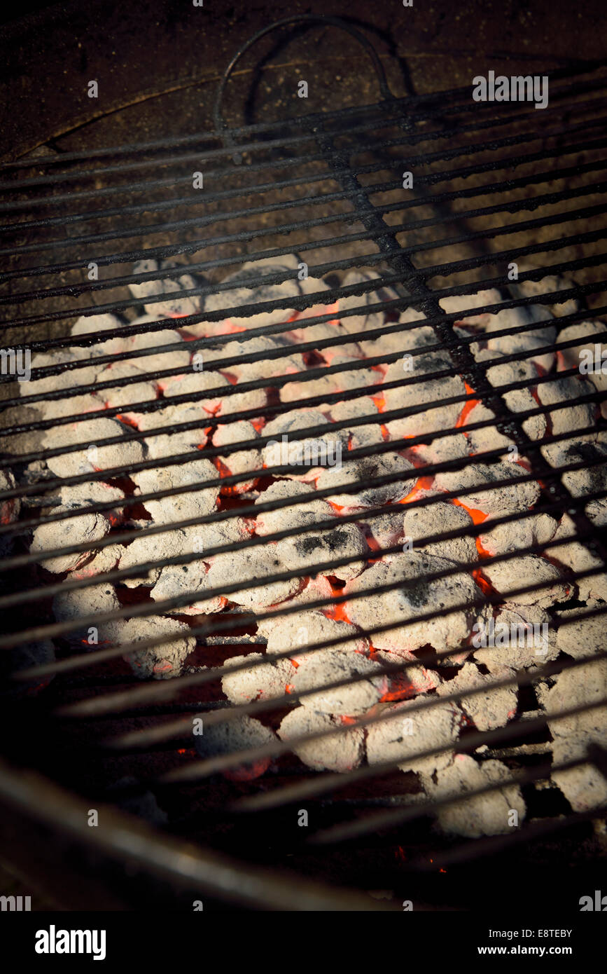 Hot empty barbecue grill with smoldering coals Stock Photo - Alamy