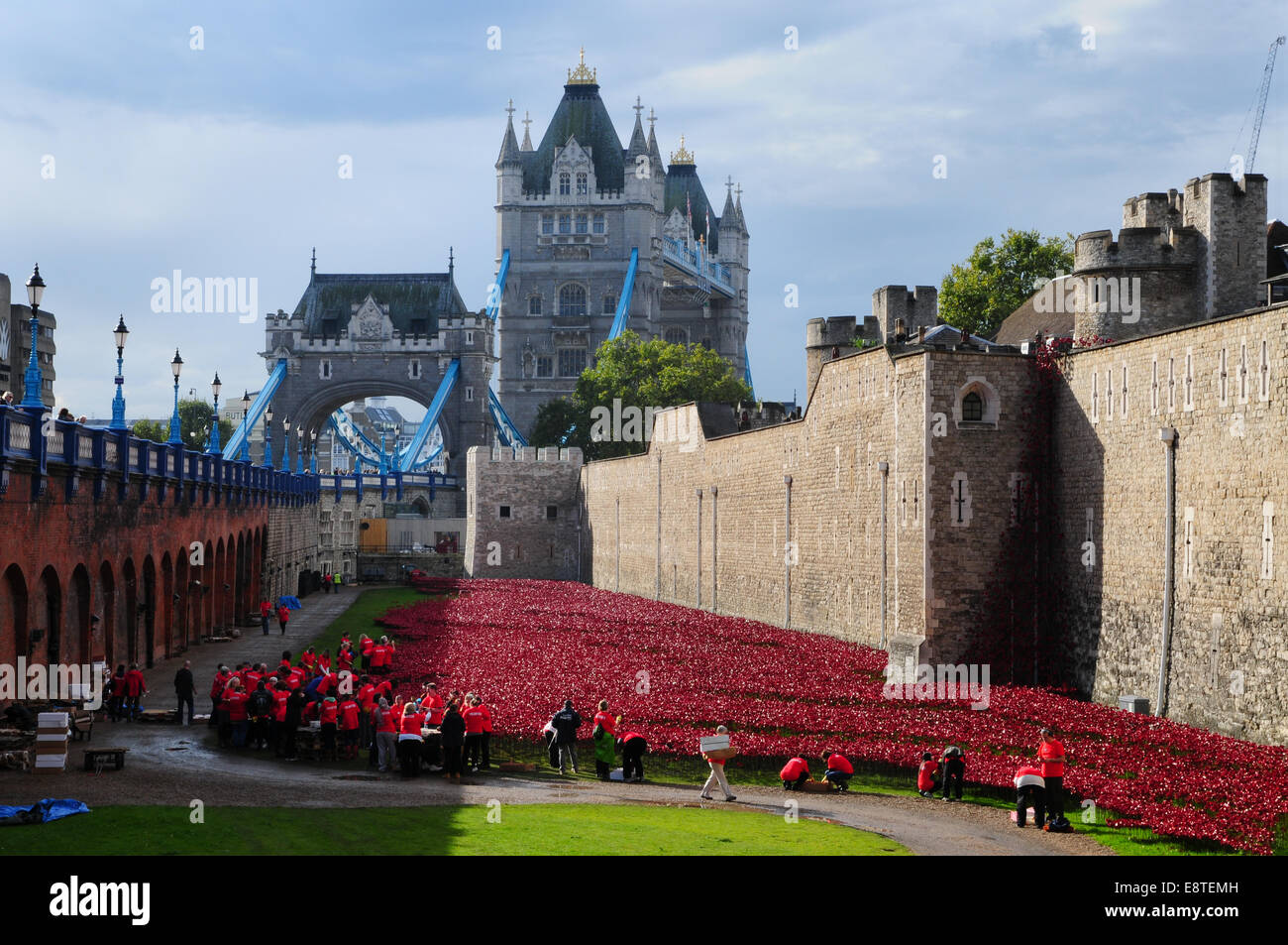 Tower of London Remembers poppy installation Stock Photo - Alamy
