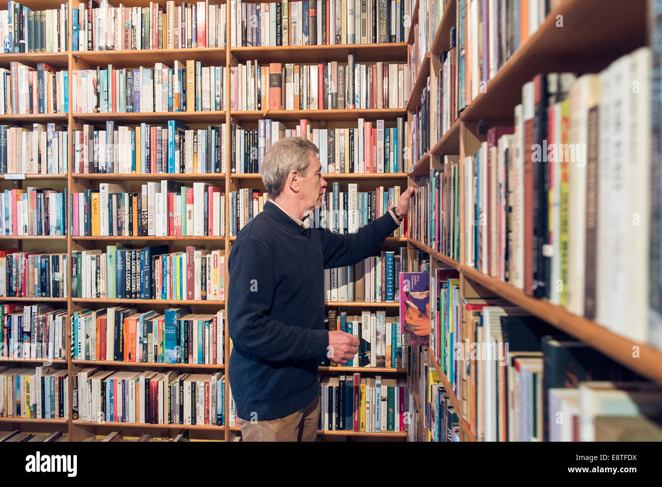 Old fashioned second hand bookshop hi-res stock photography and images ...
