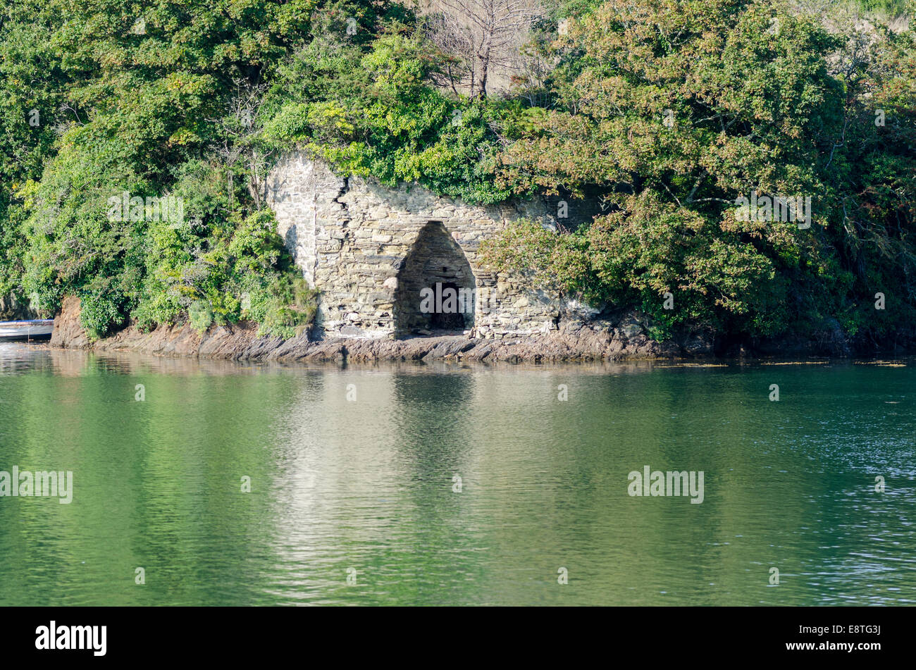 old lime kiln at Batson on the Salcombe estuary in Devon Stock Photo ...