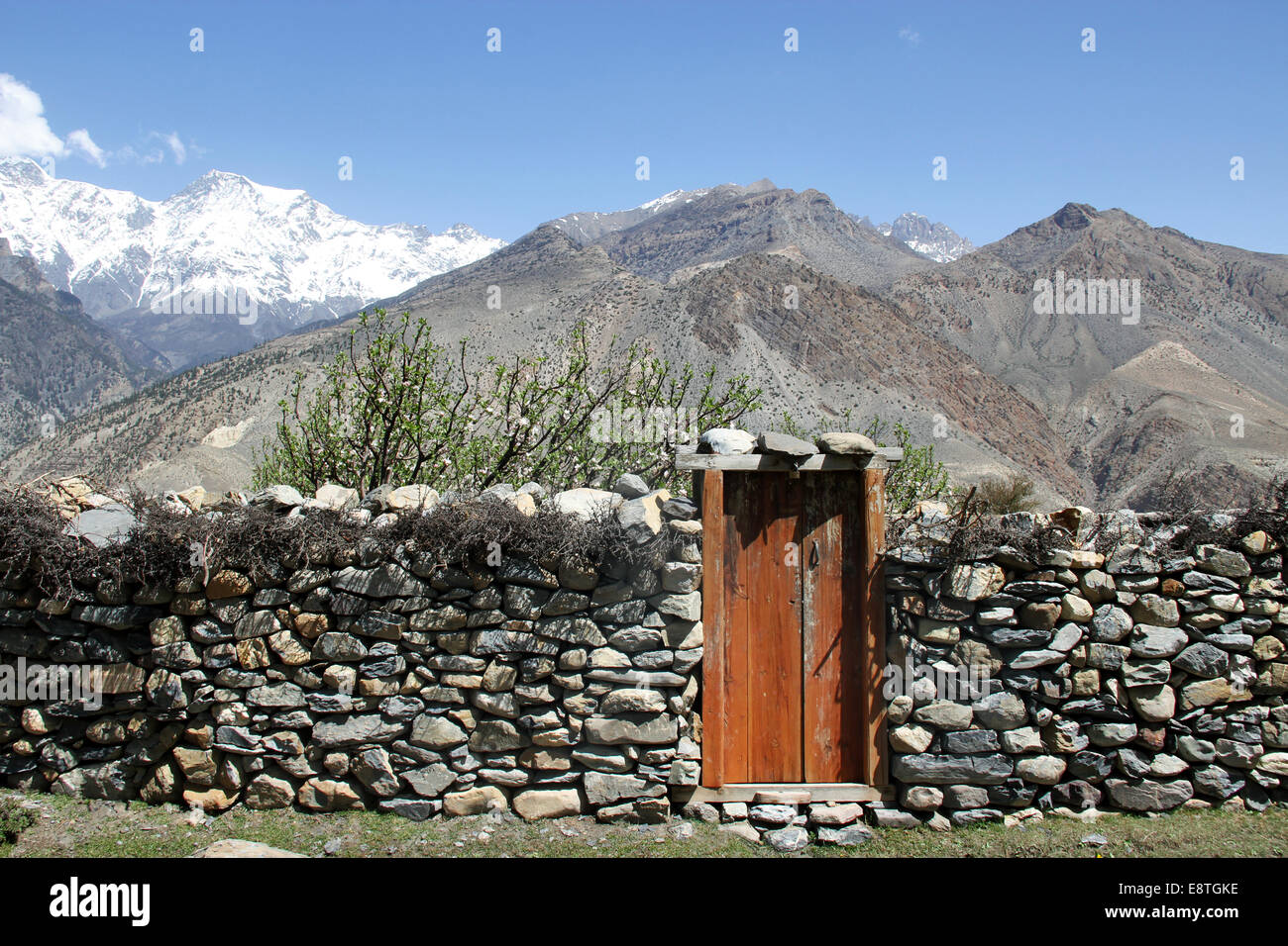 Red door to field, Thini, near Jomosom, Western Nepal Stock Photo - Alamy