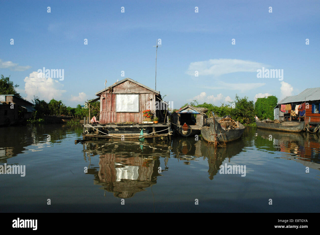 a beautiful photo of the floating homes on the mekong delta river of ...