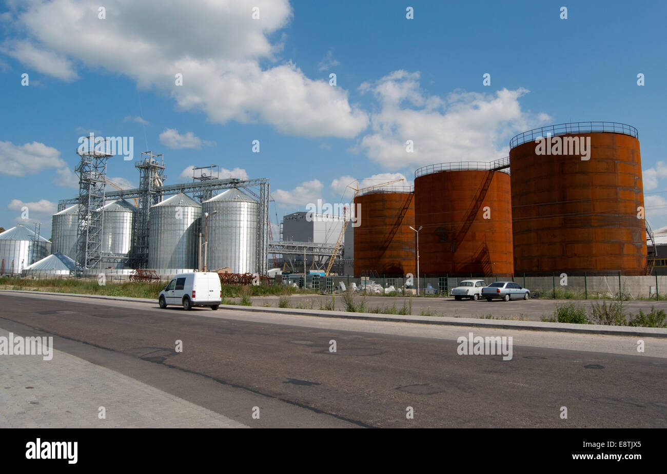 Big storage tanks hi-res stock photography and images - Alamy