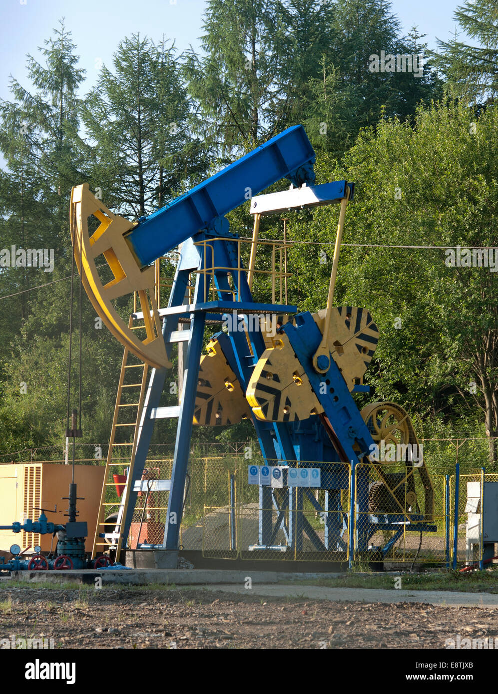 Oil rig red blue hi-res stock photography and images - Alamy