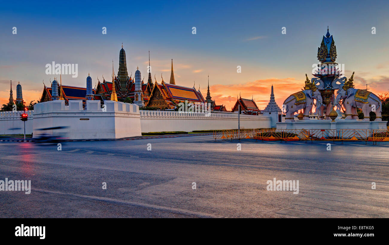 The grand palace complex hi-res stock photography and images - Alamy