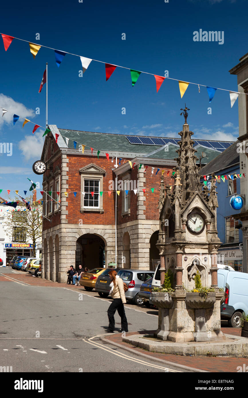 UK, England, Devon, Great Torrington, High Street Mark Rolle memorial ...