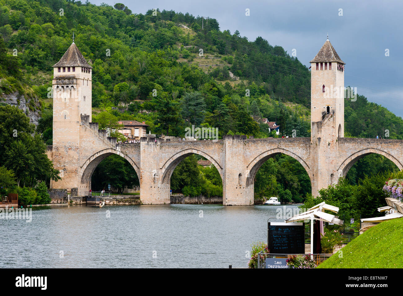 France, Cahors. Pont Valentré stone arch bridge Stock Photo - Alamy