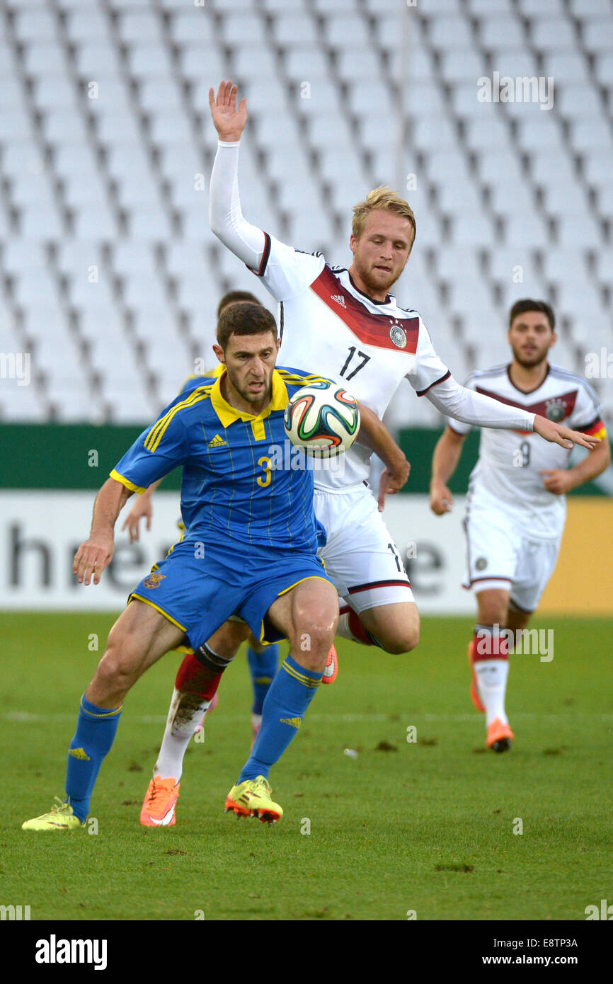 Essen, Germany. 14th Oct, 2014. Germany's Philipp Hofmann (R) and ...