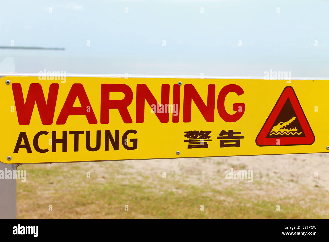 Crocodile warning sign hi-res stock photography and images - Alamy