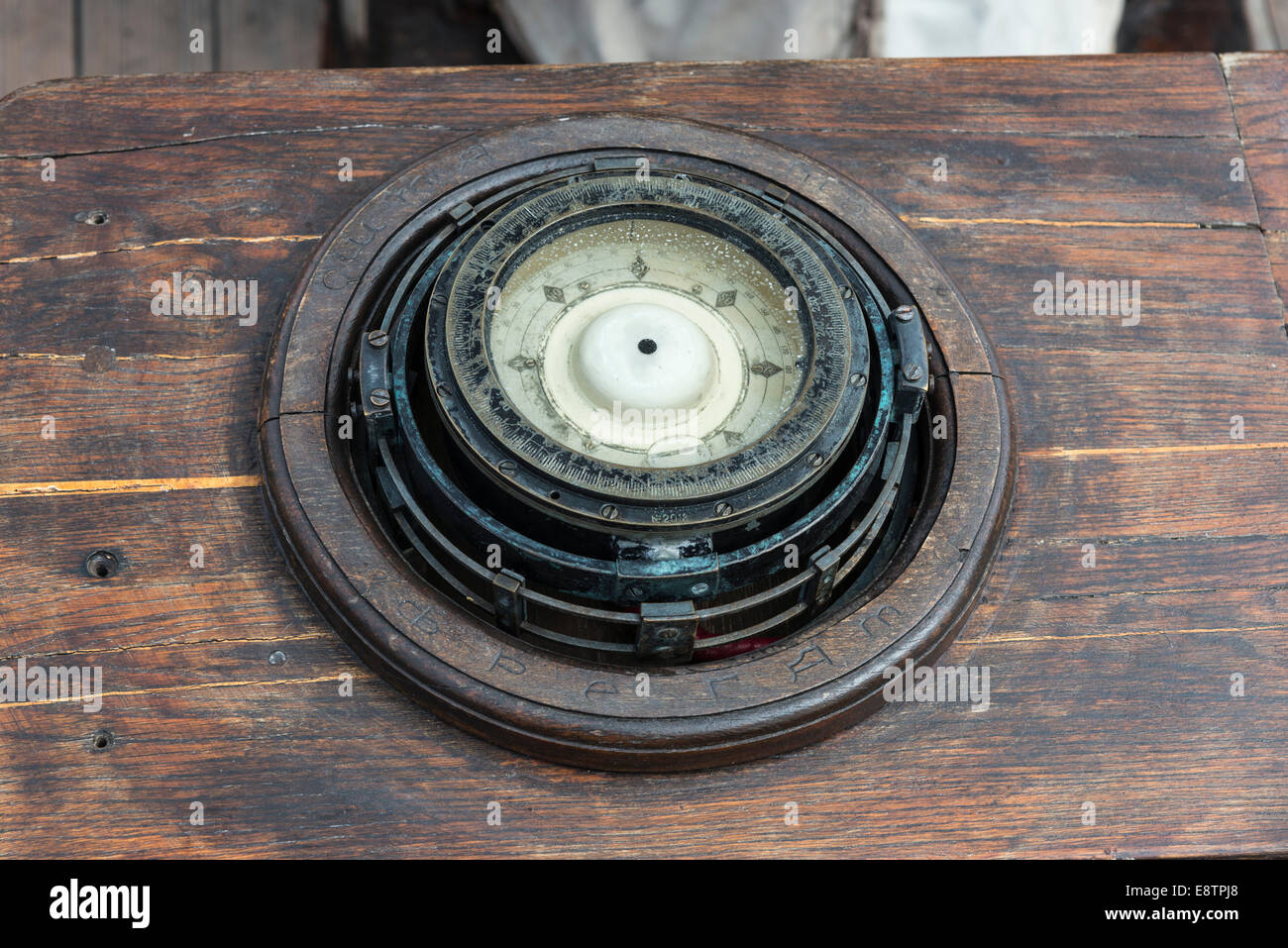 Ships compass hi-res stock photography and images - Alamy