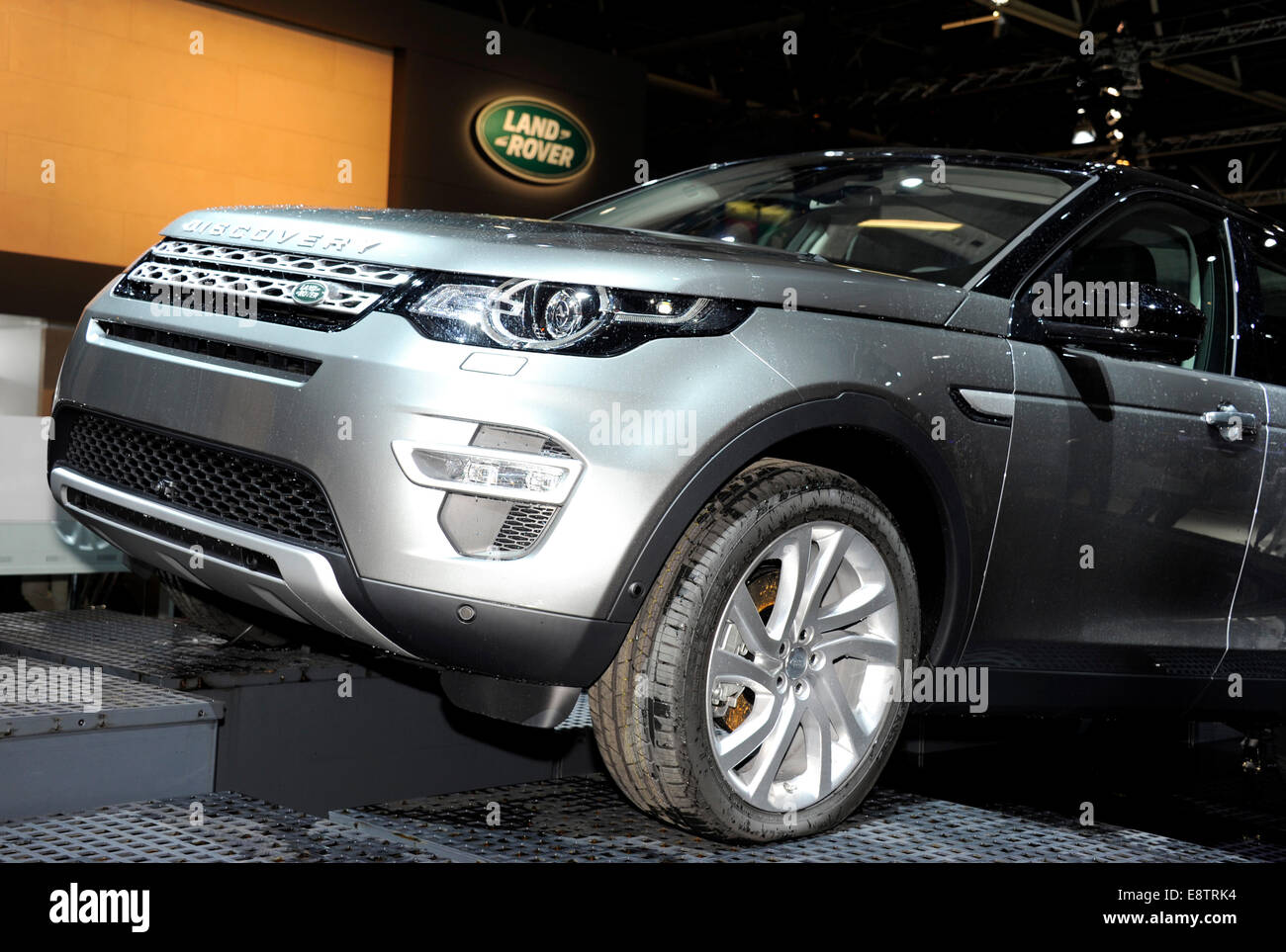Dicovery land rover hi-res stock photography and images - Alamy