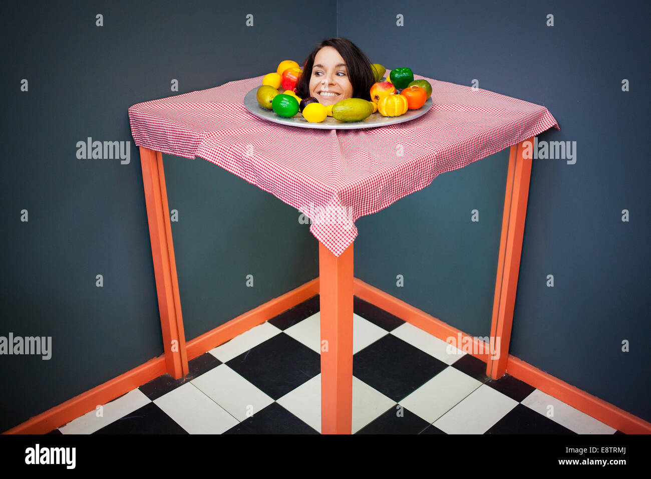 Optical illusion hi-res stock photography and images - Alamy