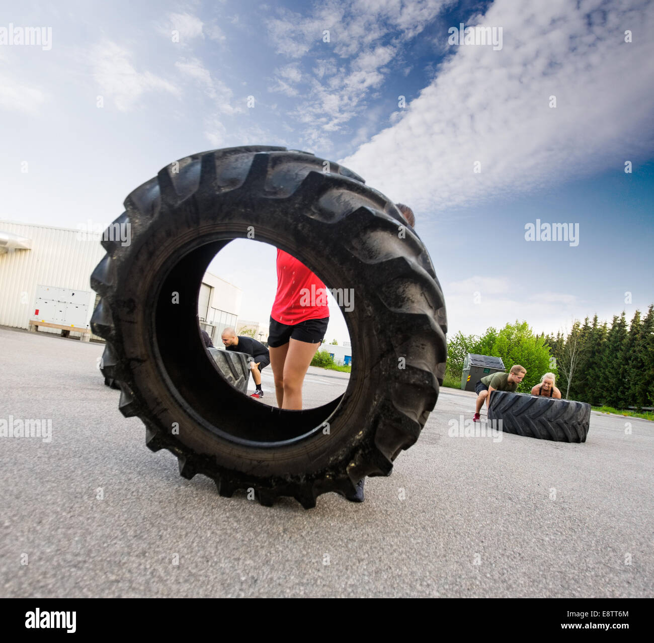 Athlete flipping large tire hi-res stock photography and images - Alamy