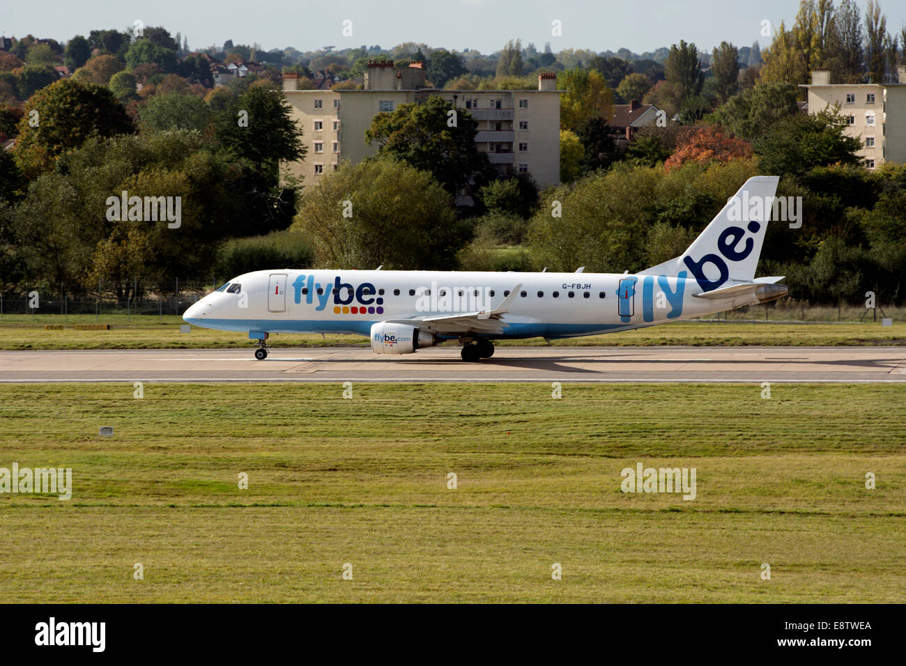 Embraer 175 united hi-res stock photography and images - Alamy