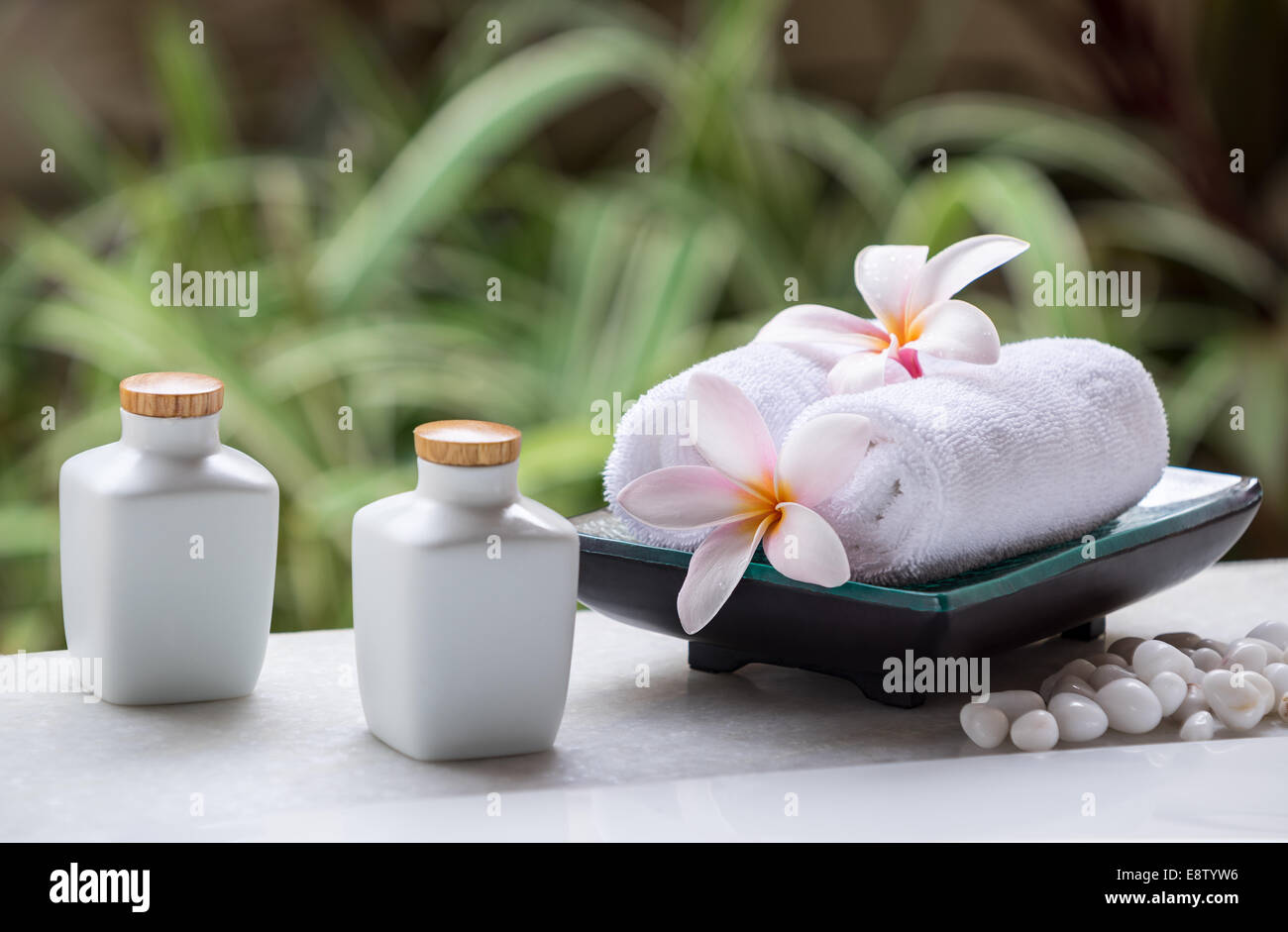 Spa wellness setting candle towel hi-res stock photography and images ...