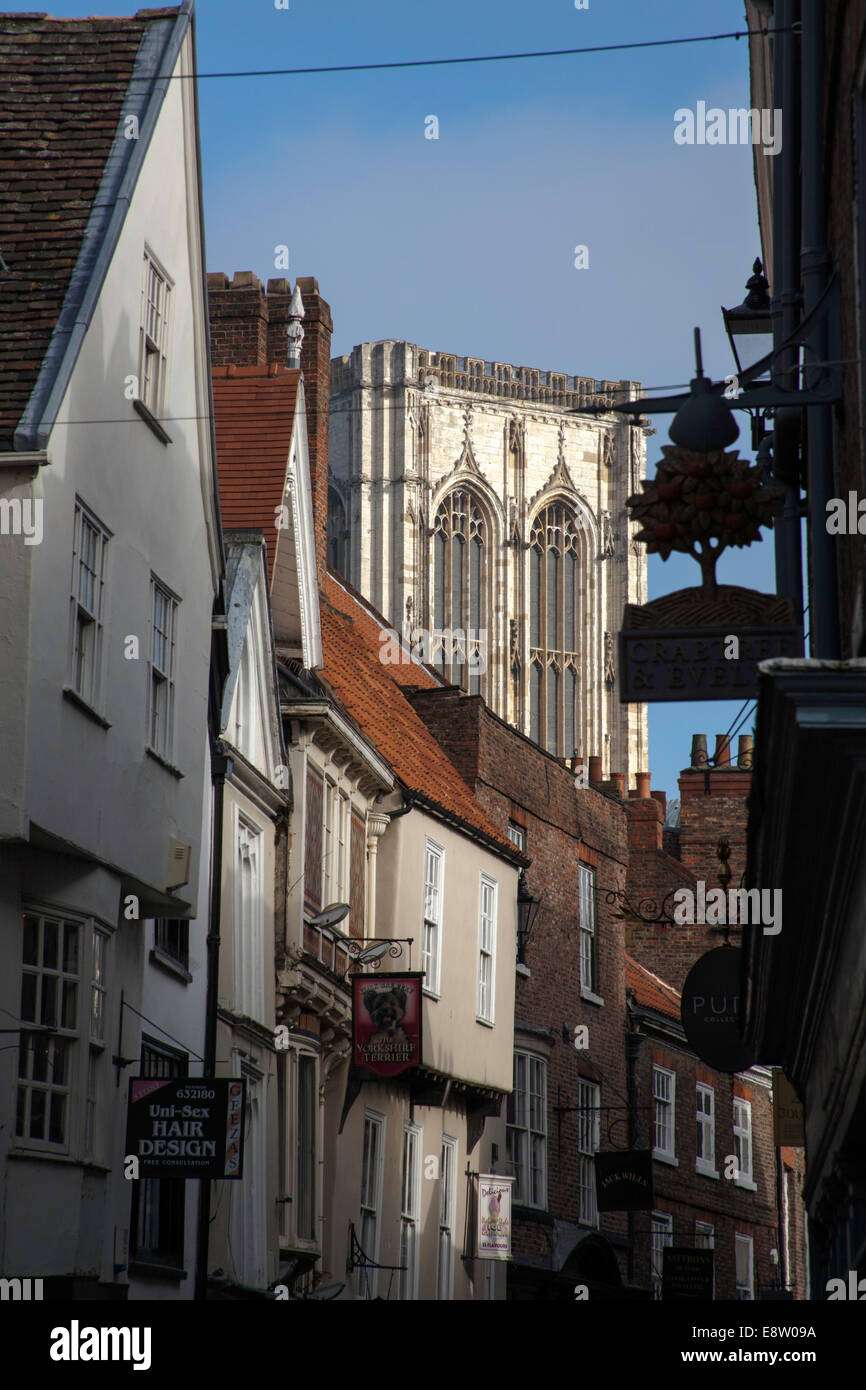 Shops in stonegate york stonegate hi-res stock photography and images ...