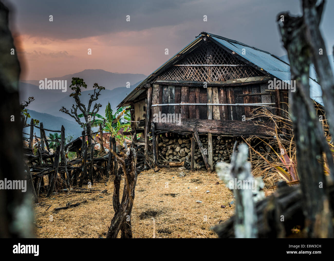 Burma village hi-res stock photography and images - Alamy