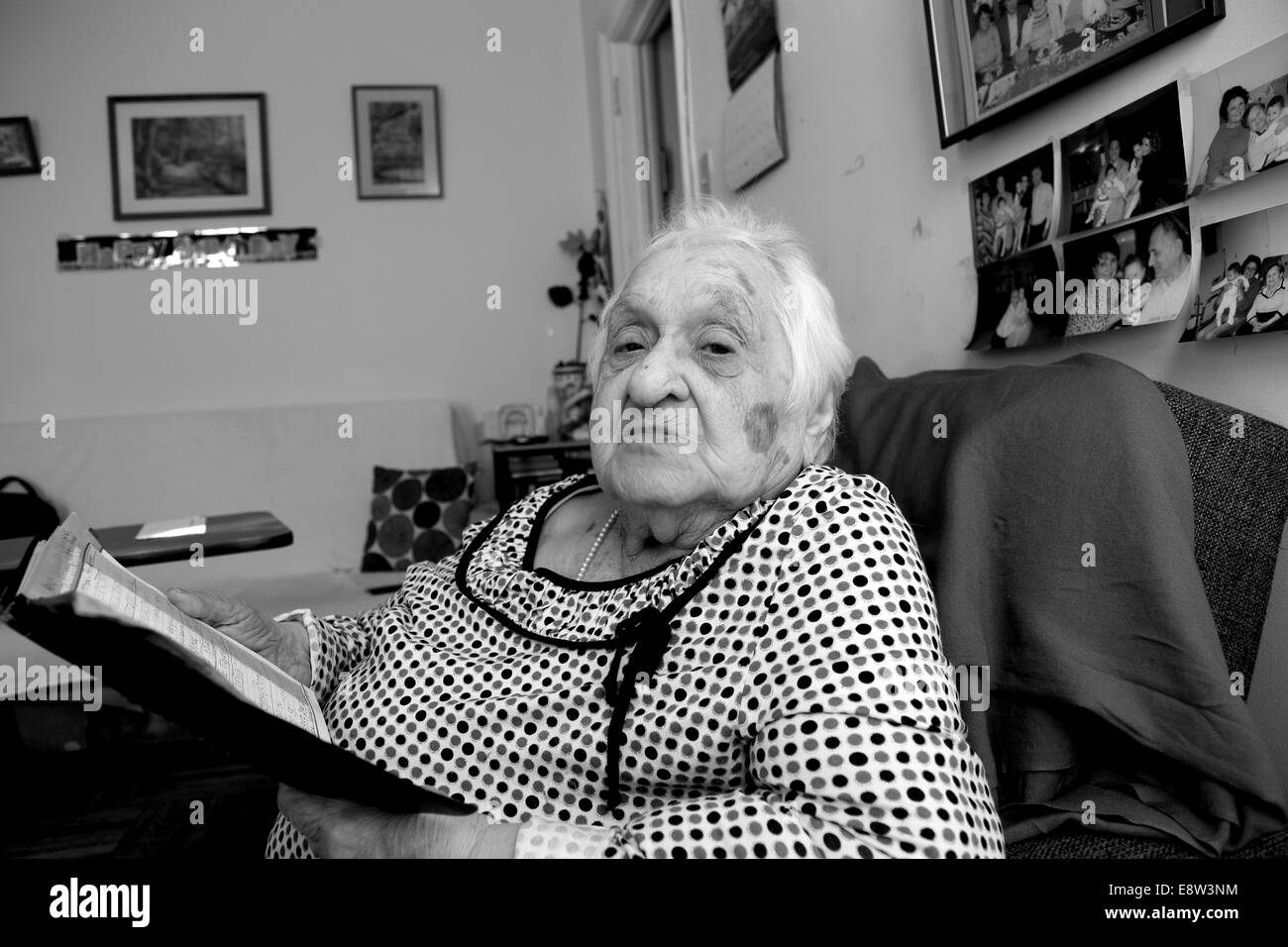 Grandgrandmother hi-res stock photography and images - Alamy