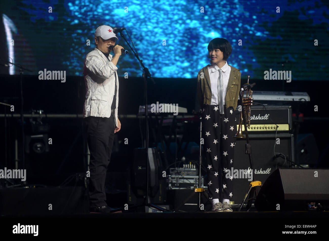 Beijing, China. 14th Oct, 2014. Singer Li Wenqi (R) attends the premiere of the movie "The Blue ...