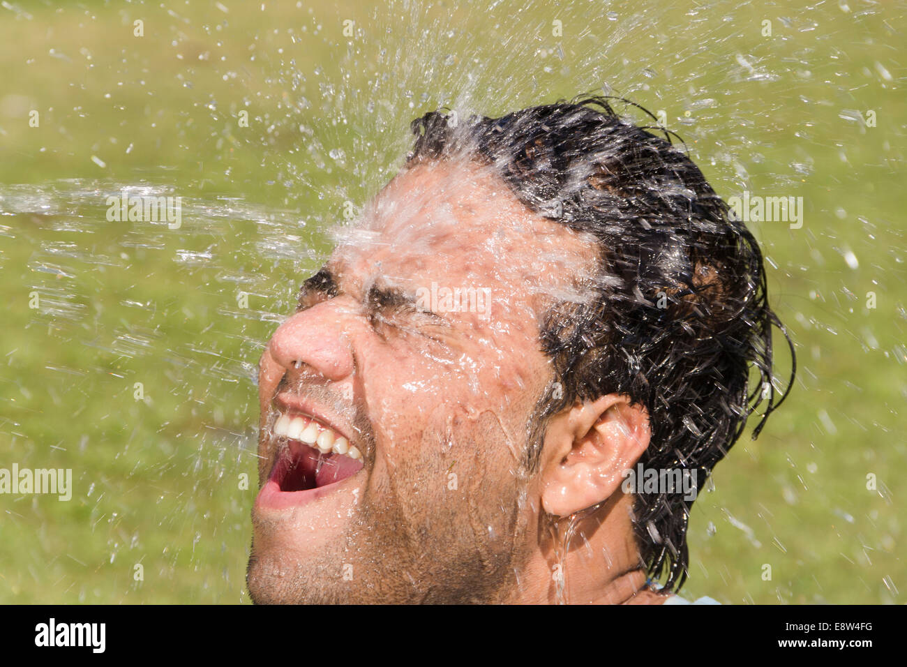 Indian men bathing hi-res stock photography and images - Alamy