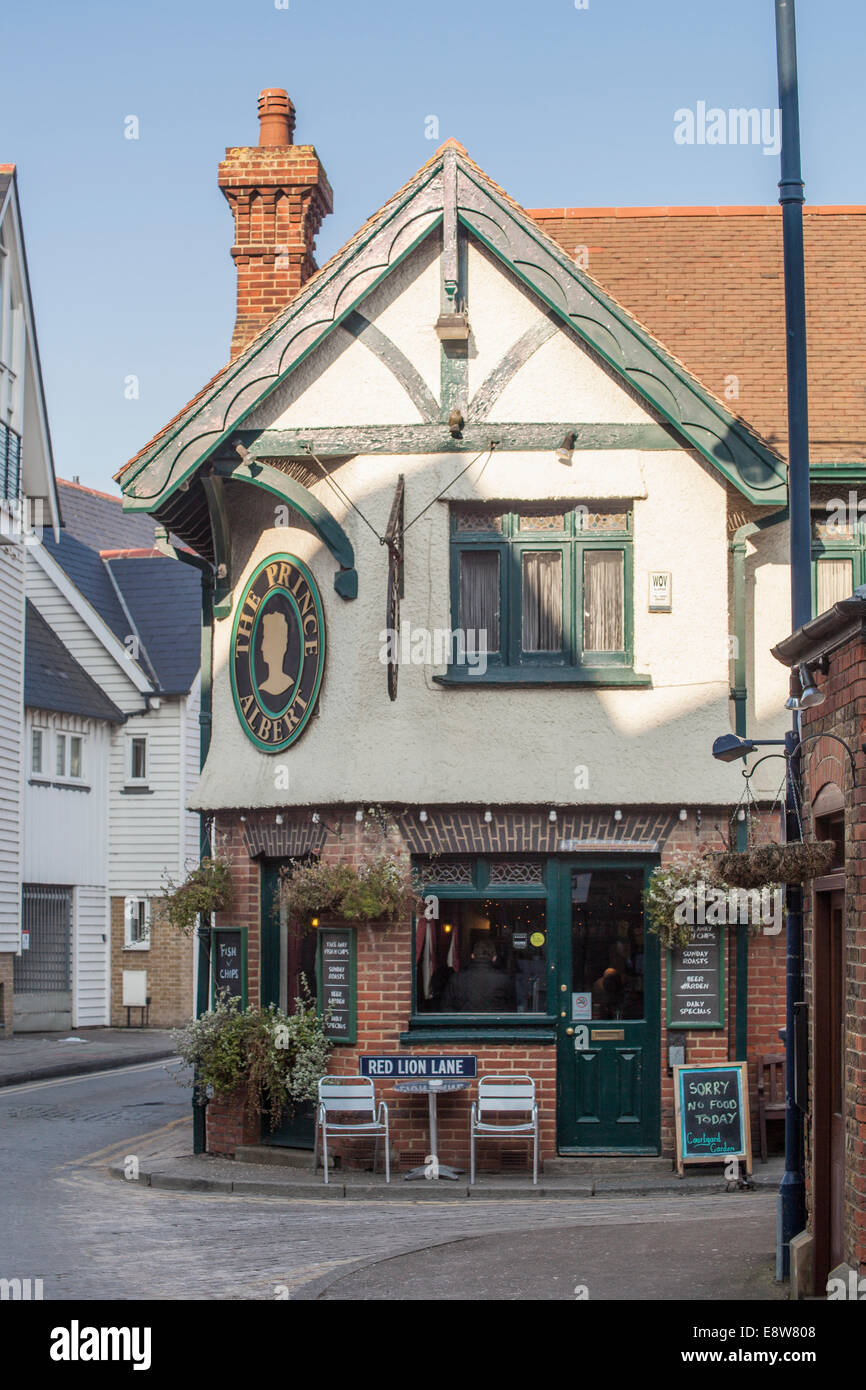 Pub whitstable hi-res stock photography and images - Alamy
