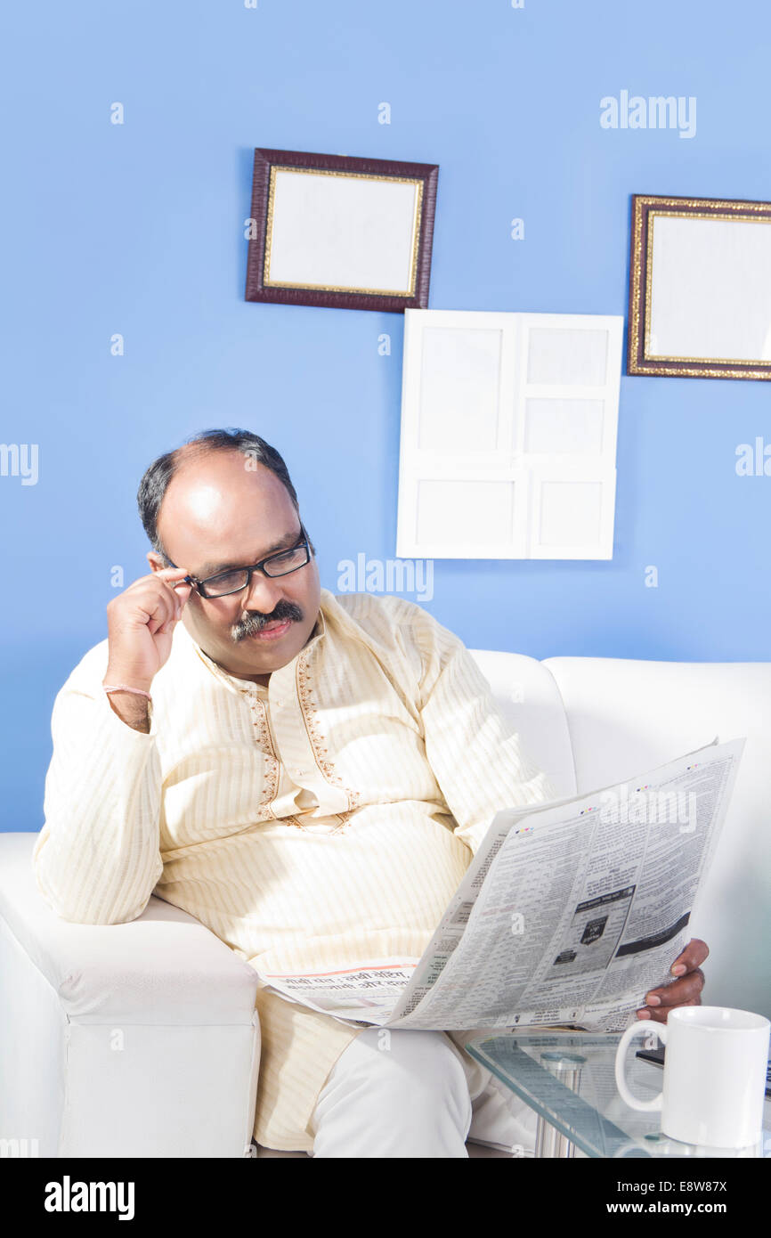 Indians reading newspaper hi-res stock photography and images - Alamy
