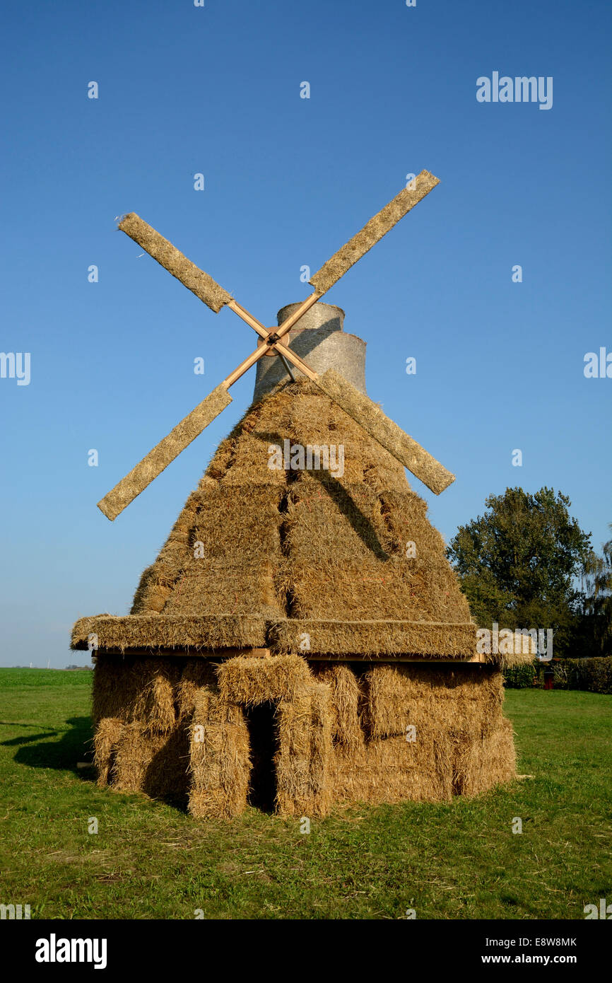 Straw bale art hi-res stock photography and images - Alamy