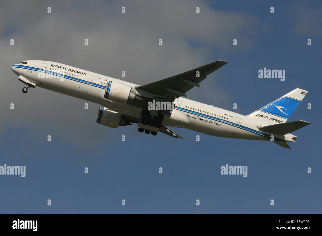 Kuwait airways plane hi-res stock photography and images - Alamy