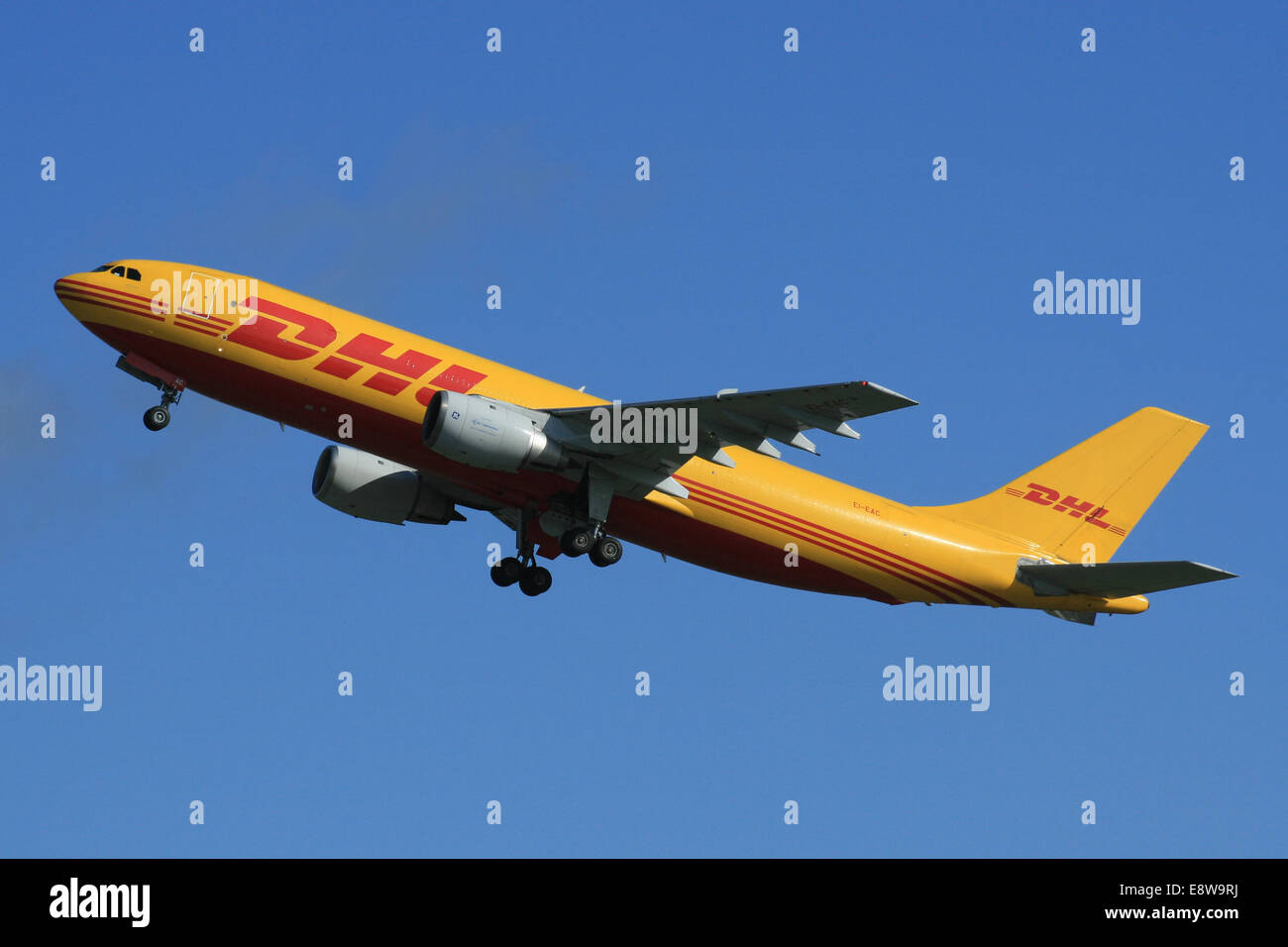 Dhl flight hi-res stock photography and images - Alamy