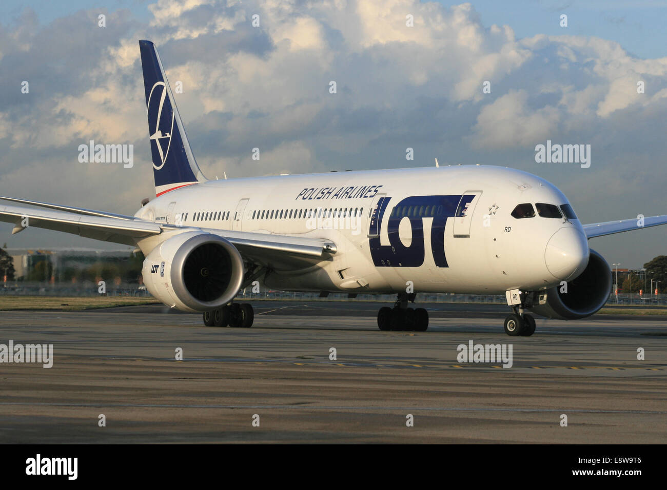Lot polish boeing 787 hi-res stock photography and images - Alamy