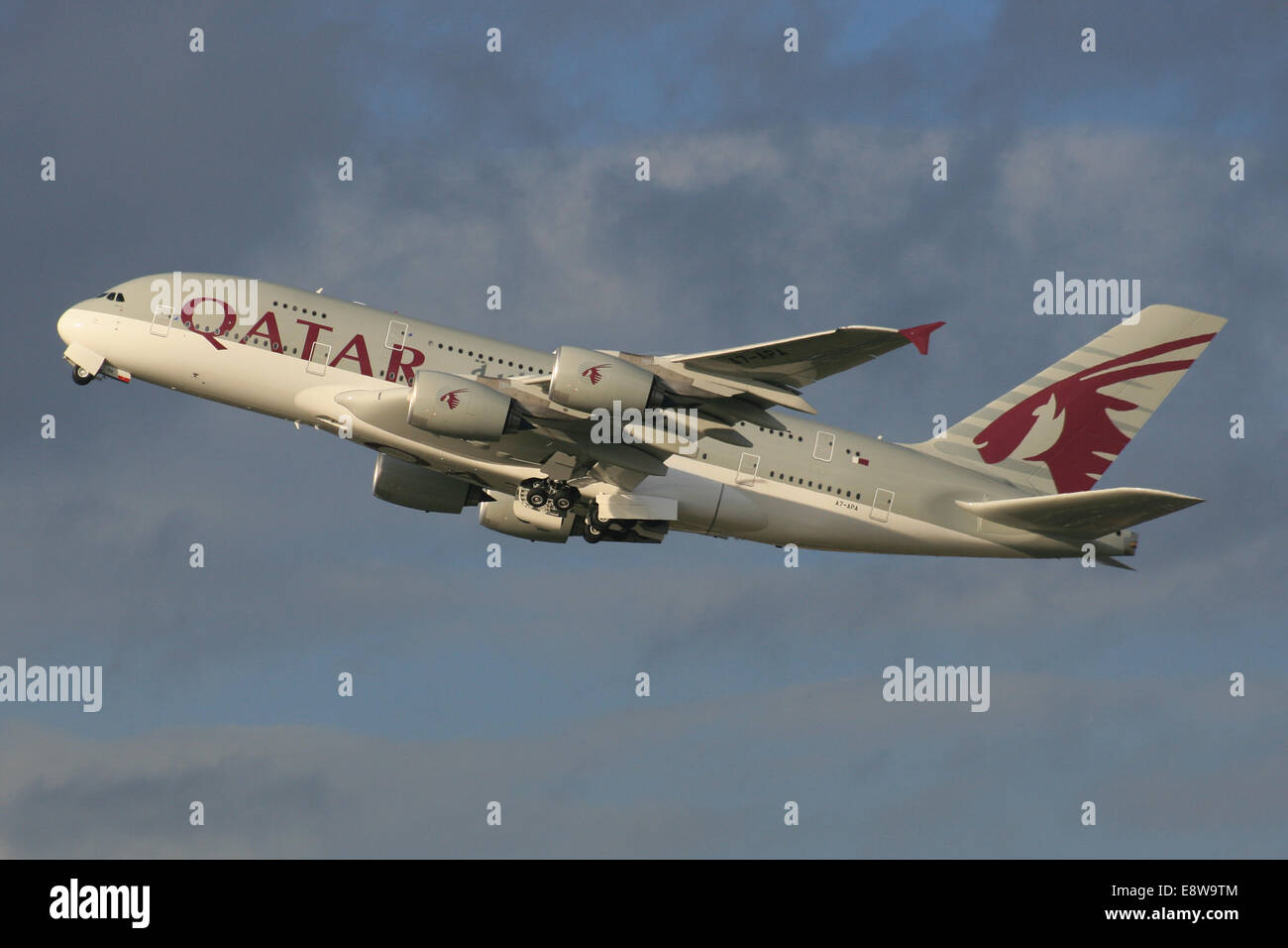 Qatar airways a380 hi-res stock photography and images - Alamy