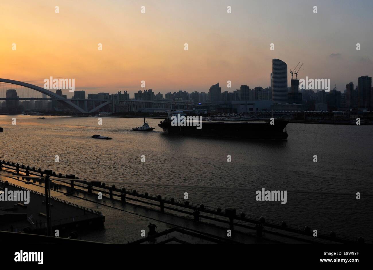 Shanghai, China. 10th Oct, 2014. Huangpu river flowing through the ...