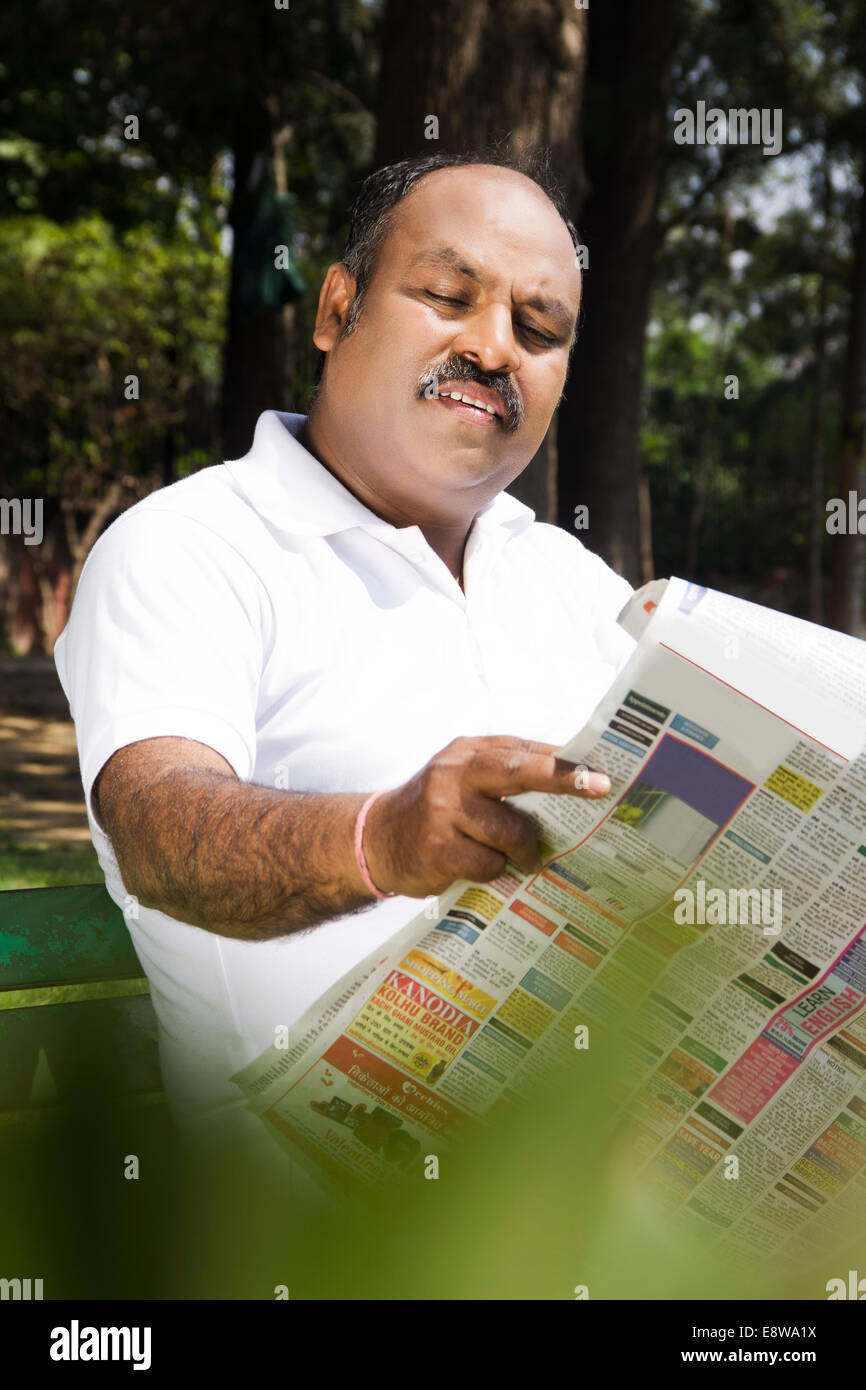 1 Indian Man Reading Newspaper in Park Stock Photo - Alamy
